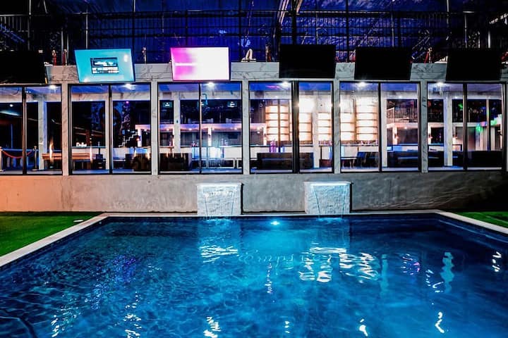 4br/4ba Hotel Suites Groups! Pool, Parking & 7tvs - New Orleans, LA