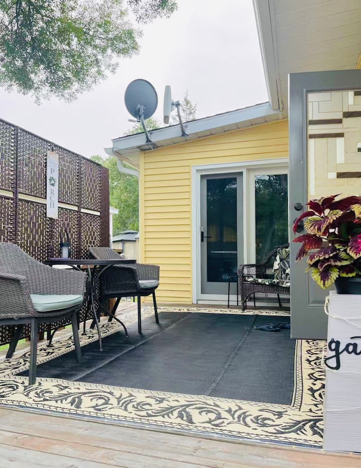 Yellow Cottage - North Bay