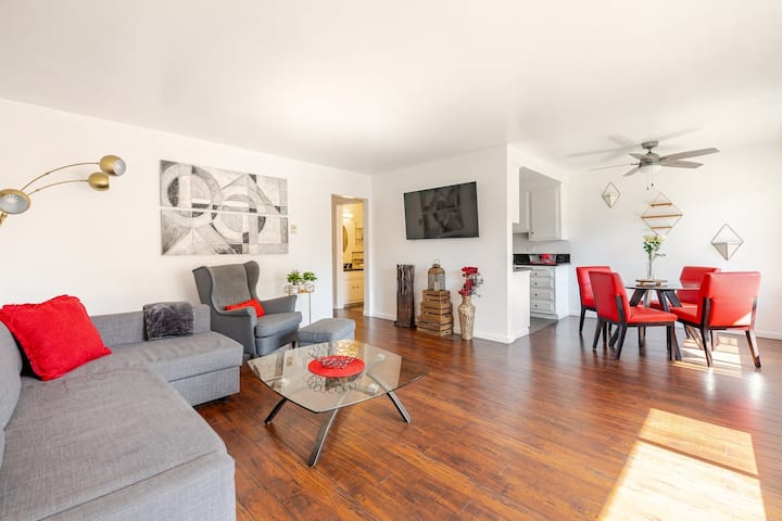 Long Beach Convention Center & Beach - Long Beach