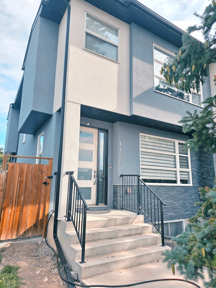 Entire Privbasementsuite-self Checkin-separatedoor - Calgary