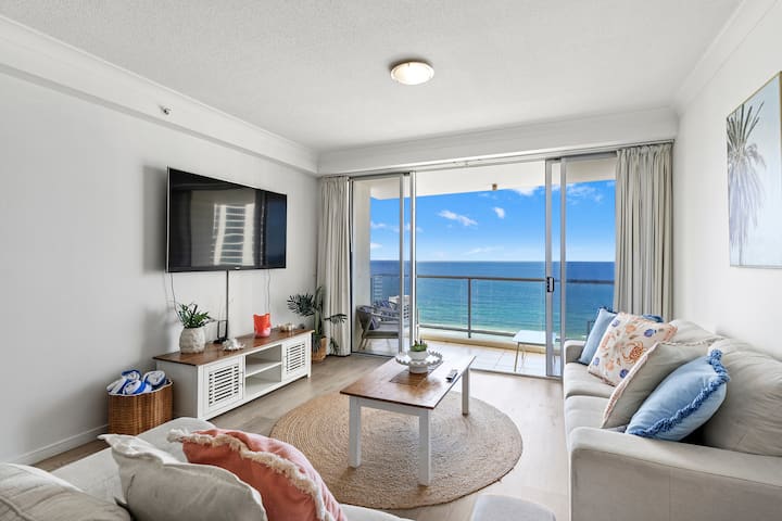 Ocean Breeze Haven | Free Parking | Pools Gym Spa! - Surfers Paradise