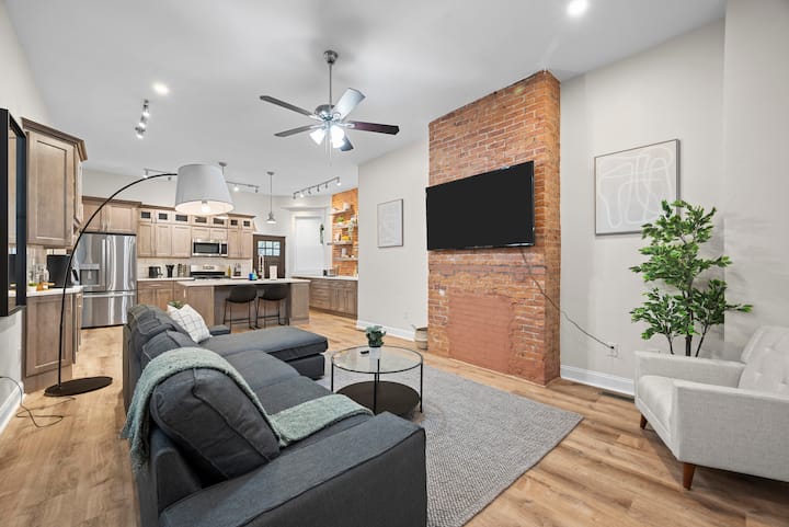 Netflix+bbq+free Parking+games Near Bakery Square - Pittsburgh, PA