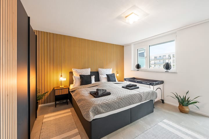 Livinglike - Central & Spacious, Balkony & Garage - Pforzheim