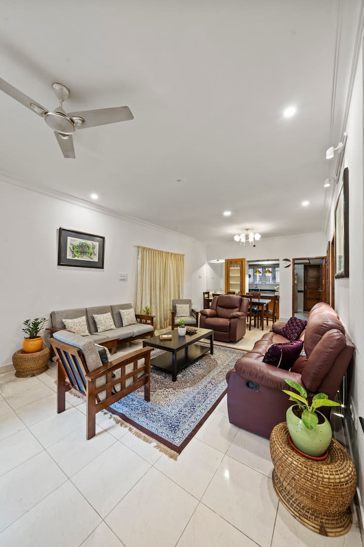 Cascade Castle Spacez Luxury Villa - Bangalore