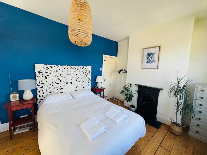 Charming Victorian Home - Steps From City Centre - 布里斯托爾