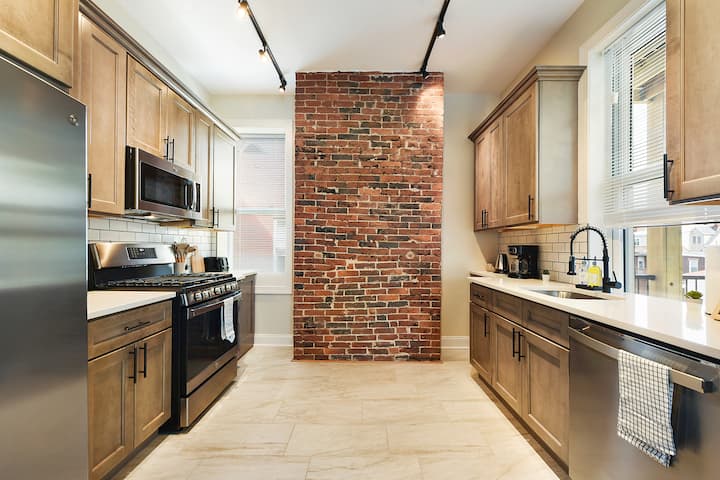 Free Parking+netflix In East Liberty Near Park|uni - Turtle, West Mifflin