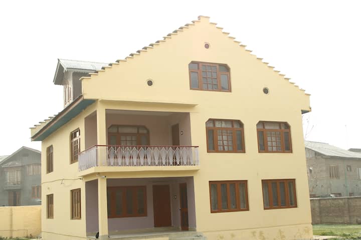Khadim Villa-the Luxurious Homestay - Srinagar