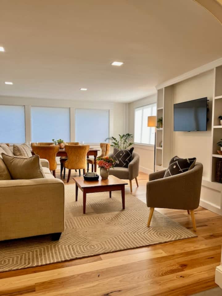 Charming Family Retreat: Steps From Downtown - Greenfield, MA