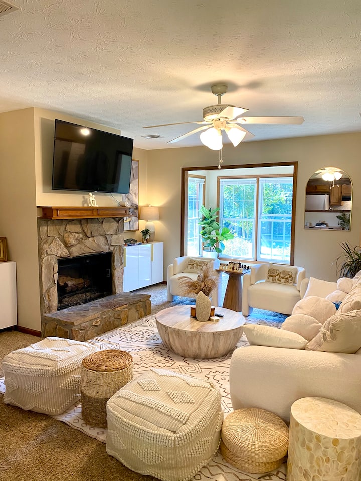 'One Of Kind' Suwanee Home - 2br/2bth - Suwanee, GA