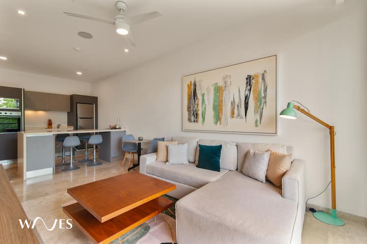 Bright 1br W/ Balcony – The Shore, Beachside - Playa del Carmen