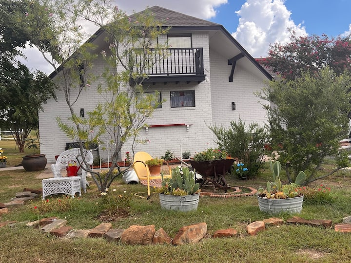 Texas Silver Screen Bnb - Waxahachie, TX
