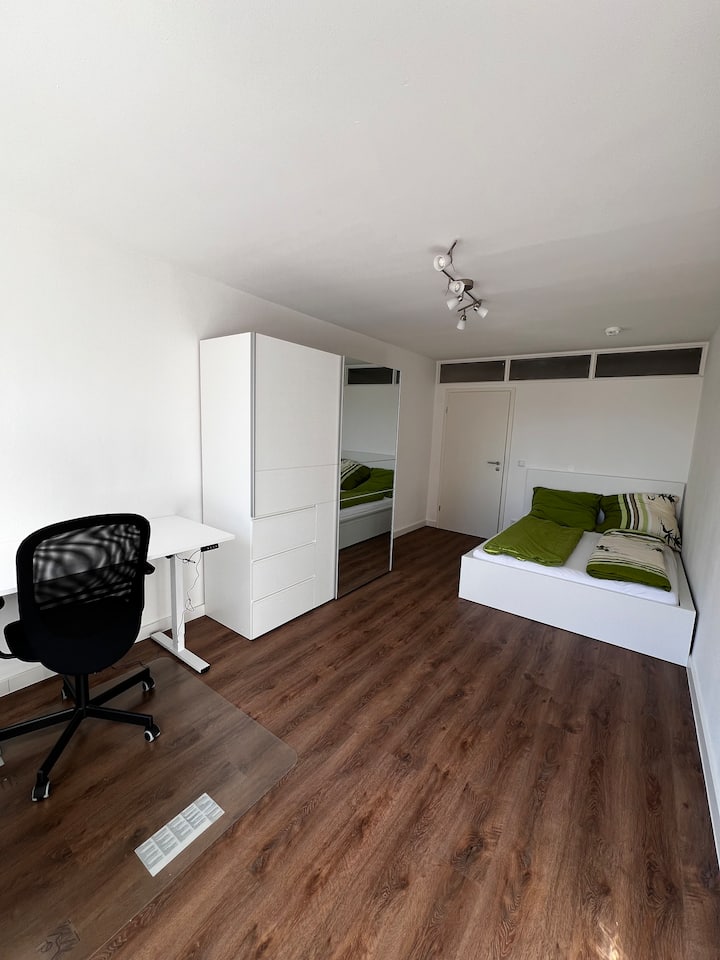 Zentrale, Renovierte Wohnung Direkt An Der U-bahn - Munich