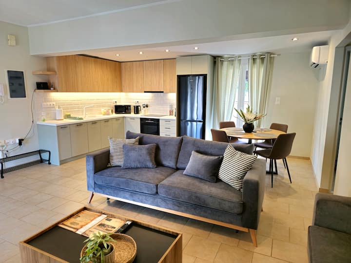 Tranquil 2br Penthouse Petralona - Athens