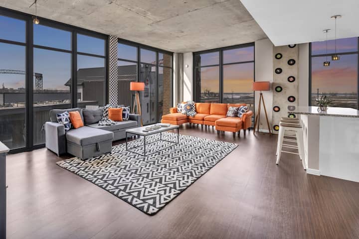 Lakeside Suite| Cle Flats|2 Free Parking| 24/7 Gym - Progressive Field Cleveland