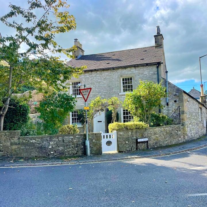 Two Trees Cottage, Bakewell, Grade Ii Listed - Bakewell