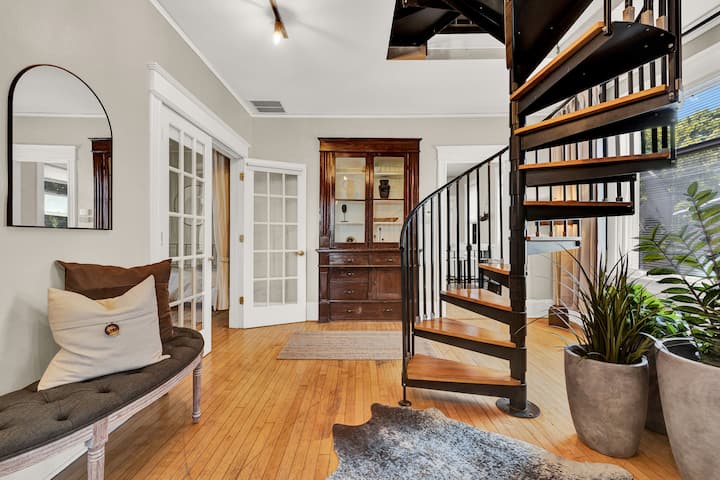 New! Fun & Style Eastside Mke Best Day Townhouse - Milwaukee