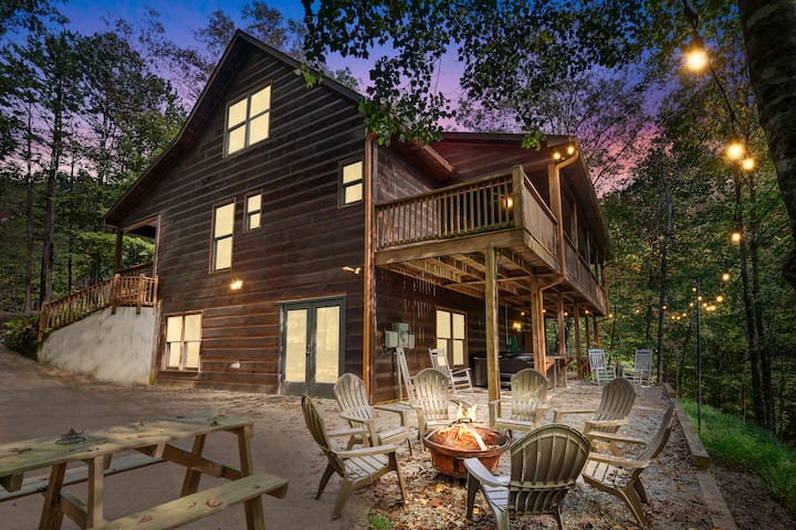 Family Cabin: Mountains, Fire Pit, Games, Hot Tub! - Ellijay, GA