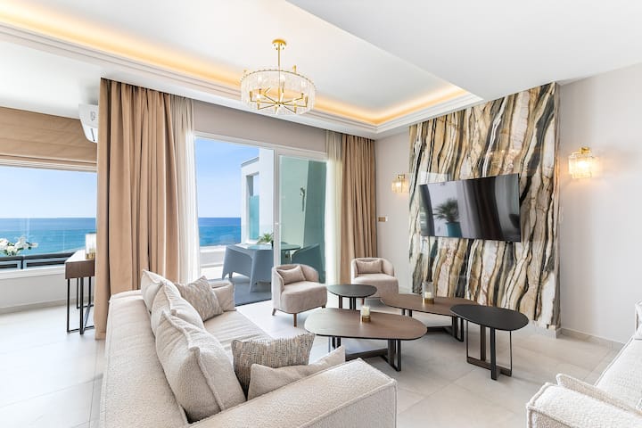 Olymp Luxury House - Sea Front 4 Bedroom House - Пейя