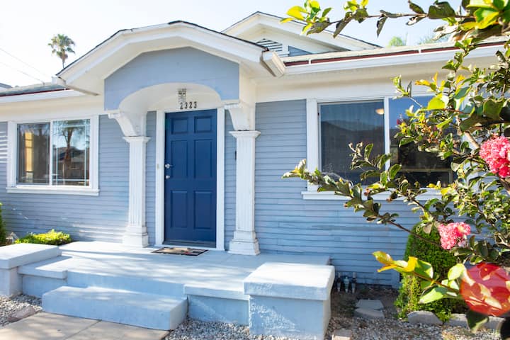 Craftsman House With Private Parking By The Beach - Long Beach, CA