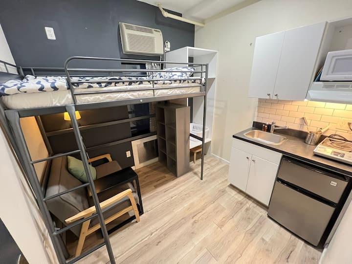 Times Square Tiny Shared Bath Private Studio #5212 - New York