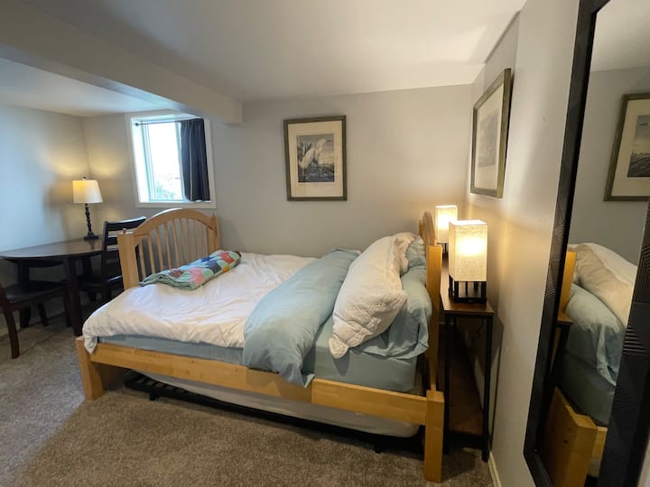 Comfy, Private Basement Room - Wenatchee, WA
