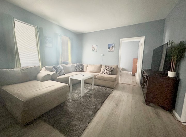 Cozy | 3bd 1ba | Free Parking - Springfield, MA