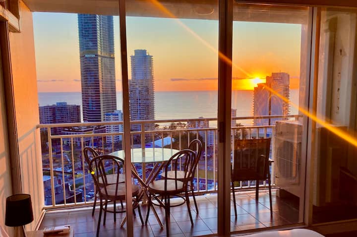 Stunning Ocean Views From Every Room! Lvl 24 - Gold Coast