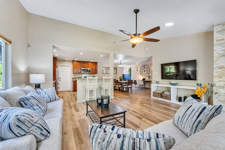 Beautifully Renovated, Fully Equipped ,7 Beds/4tvs - Reno