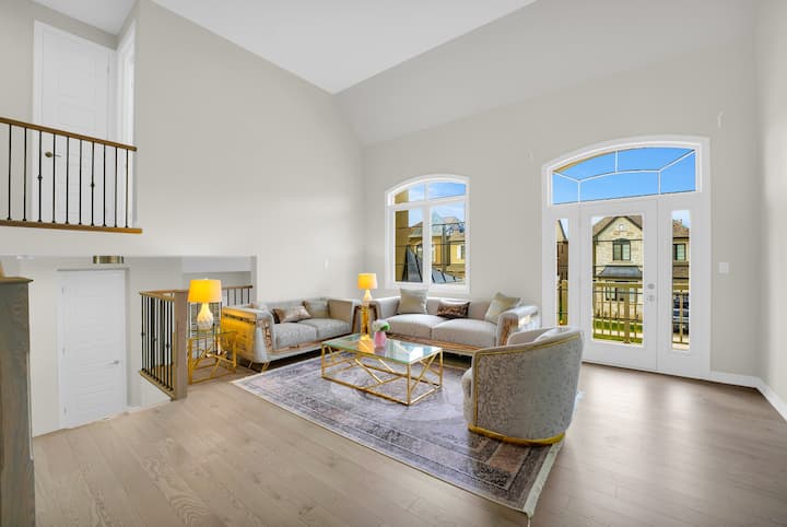 Executive Modern & Spacious 4 Bedrooms House - Oakville