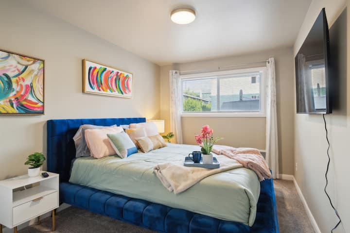 Vibrant 2bd- Stroll Sea Space Needle - Seattle, WA