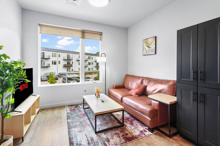 Stunning 1bd/1b In Downtown Next To Wku + Gym - Bowling Green, KY
