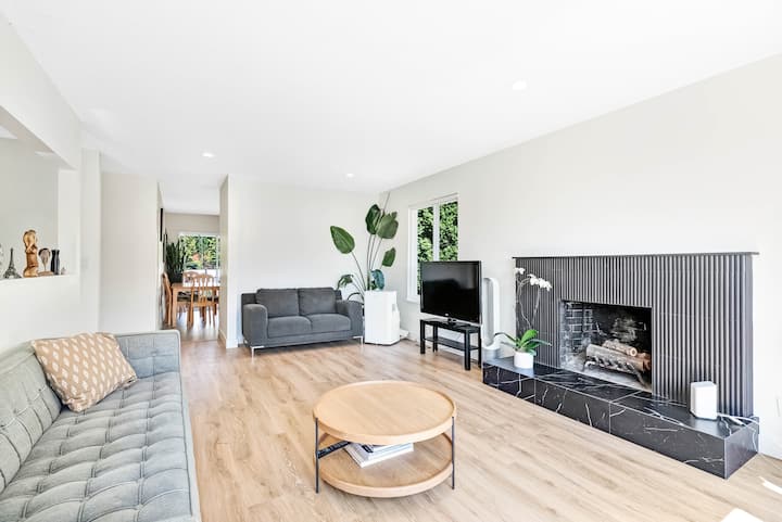3-bedroom Spacious Entire House/beautiful Backyard - Port Moody