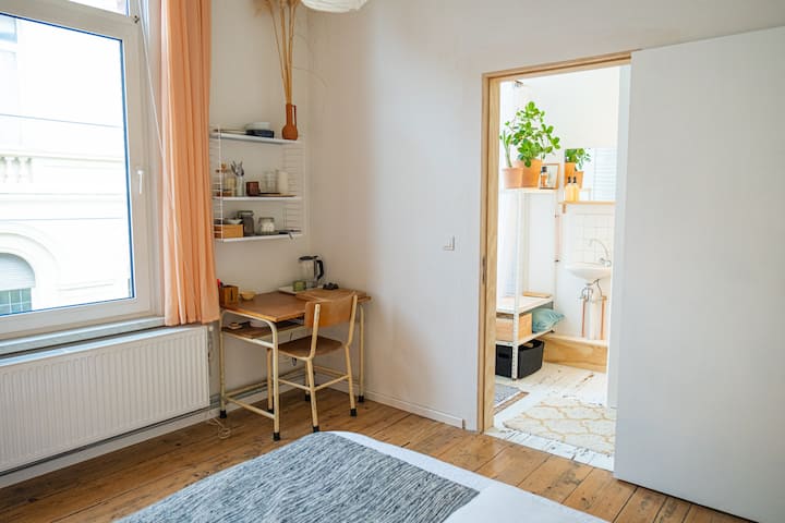 Welcome In Our Beautiful House - Gent