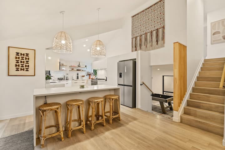 Canopy Treetop, Pool Table, Theatre Room & 4 Lvls - Clevedon