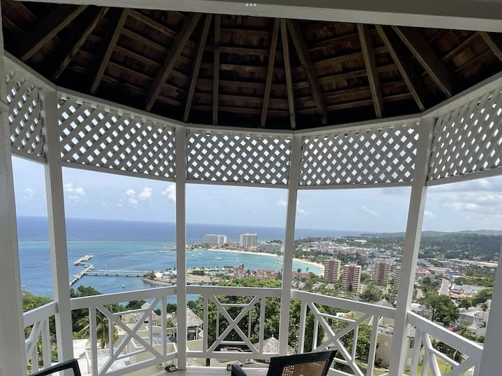 Oceanbreeze Jamaica Penthouse, 7 Min Walk To Beach - Jamaïque
