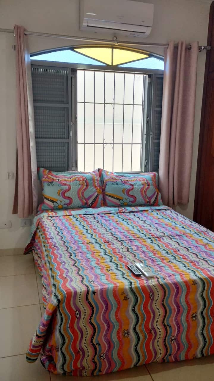 Muito Espaço - Casa Com 4 Quartos E 2 Banheiros - Campo Grande