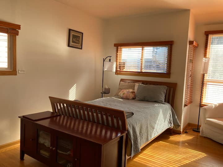 Private Room - Near Amtrack - Berkeley, CA