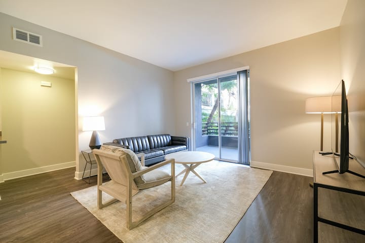 Central 2bd Ba At Santa Monica With Pool - Beverly Hills, CA