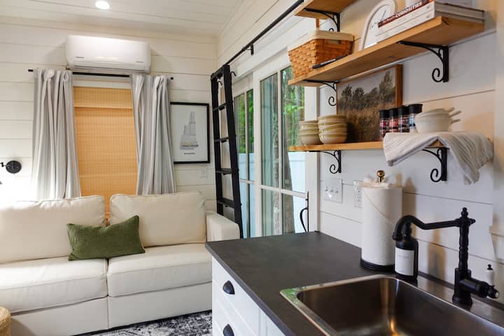 Cozy Retreat With Private Yard, Grill & Fire Pit - New Hampshire (State)