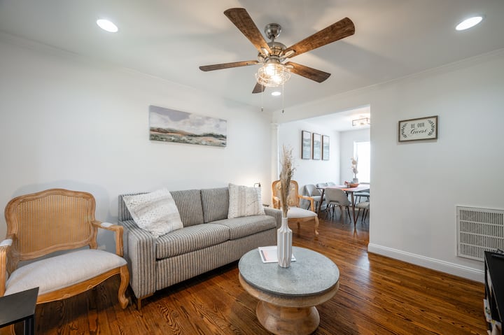 Old Town Metro Fenced Yard Walkable 2 King Beds - Alexandria, VA