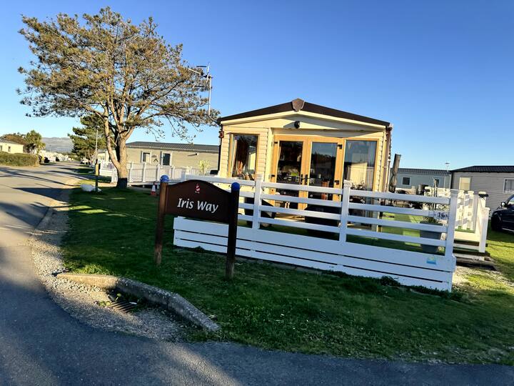 Hot Dog Retreats | Haven Greenacres Holiday Park - Wales