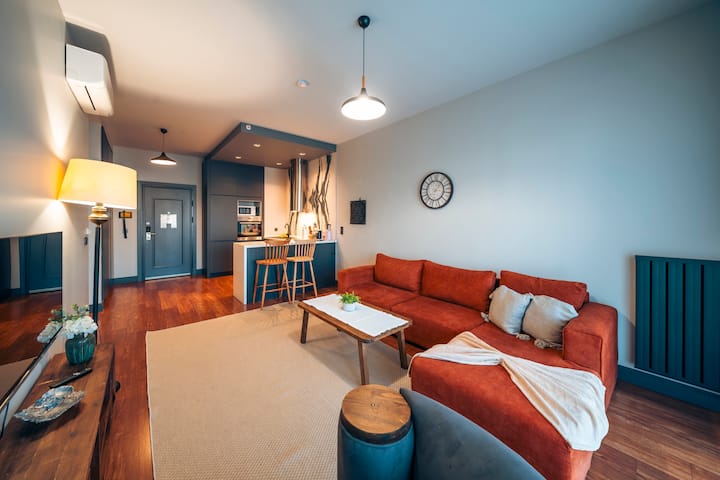 Chic Comfy 2 Br Apt In Beyoğlu; Pool, Spa, Parking - Istanbul