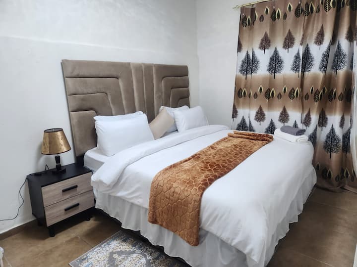 Ogans Stylish 1 Bedroom Apartment (Self-catering) - Alberton
