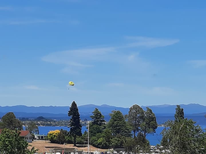 Amazing Views & Central Location - Taupō