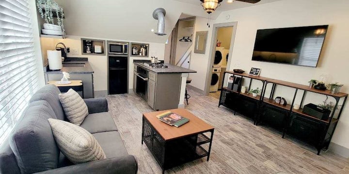 Holston Hollow Farm Jr
4 Minutes From Tiec - Mountain Brook Vineyards, Tryon