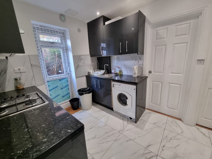 8 Bed | Heathrow | London| Free Parking - 豪恩斯洛