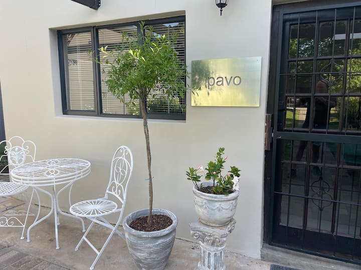 Pavo 2-bedroom Garden Cottage - George
