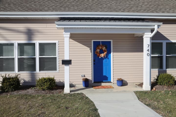 J&j Vacay 2 Story - Waukegan, IL