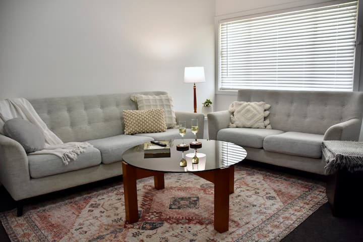 "Lola's", Home In Central Wodonga, Walk To Town! - Wodonga