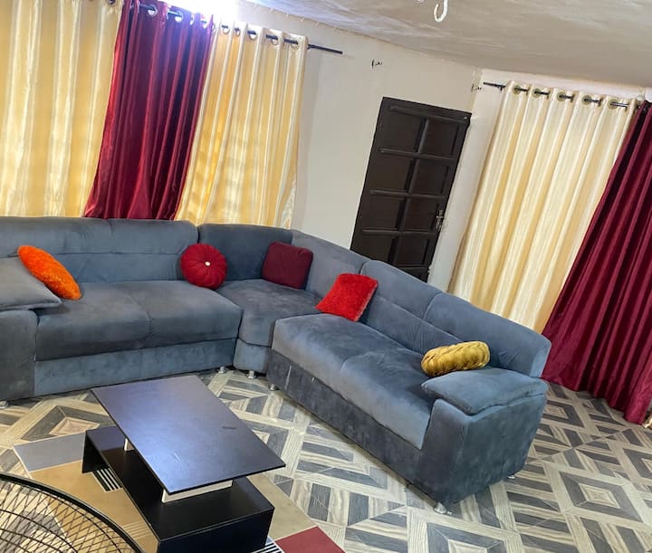 Cosy 2 Bedroom Furnished Apartment - İbadan